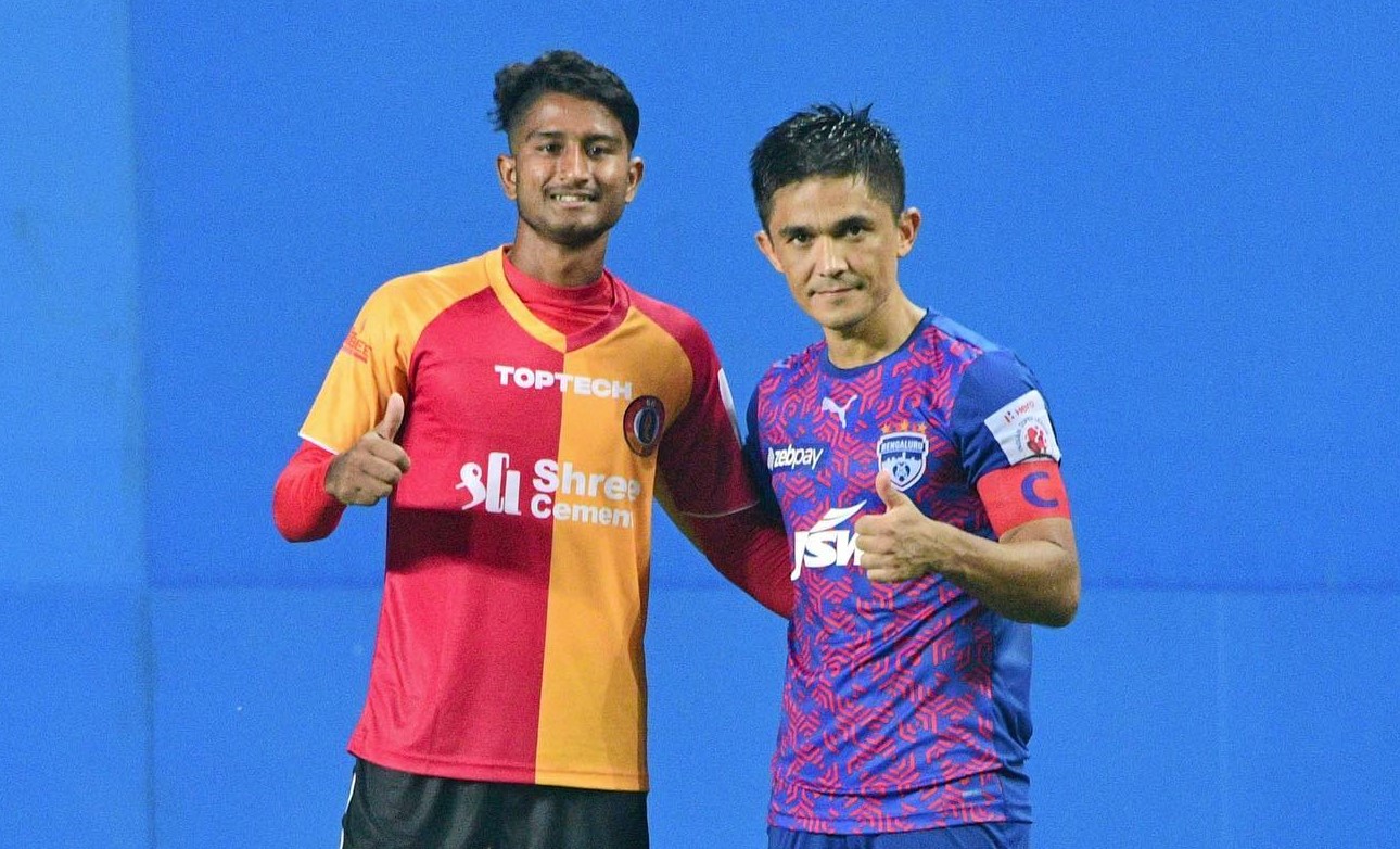 India's future striker Subha shares time with idol Sunil - Football Counter